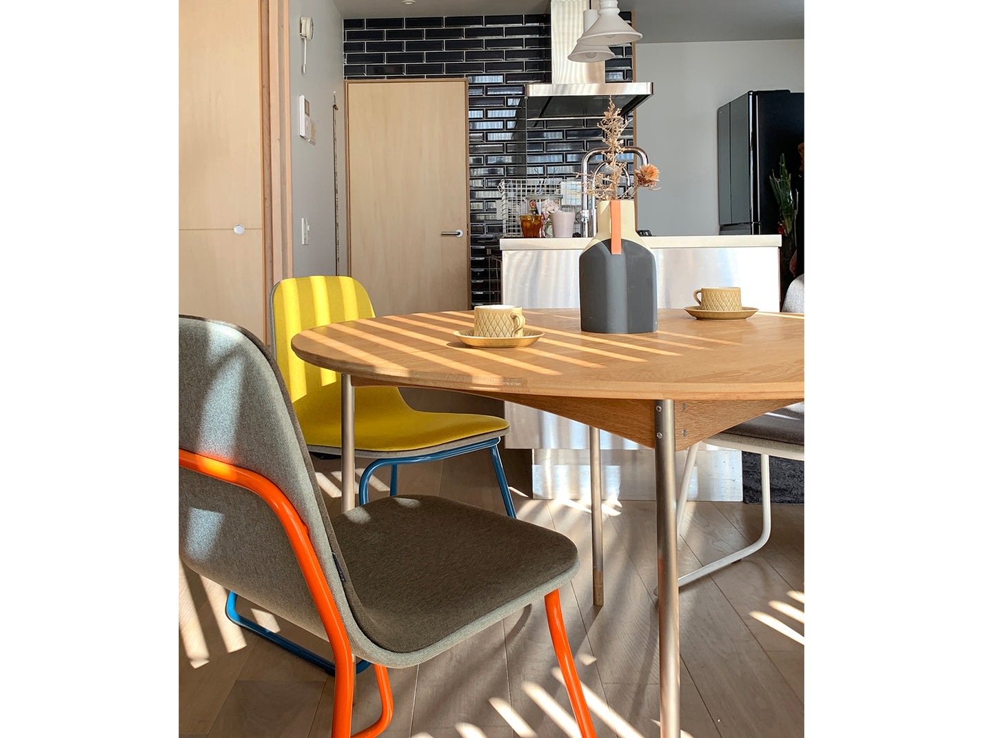 Model.73 Round Table / Veronica Furniture